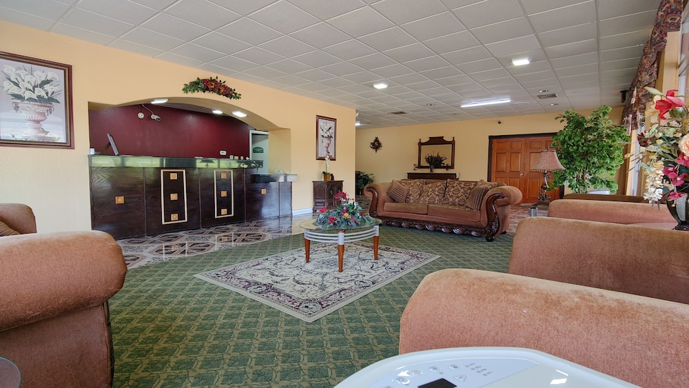 Countryside Inn & Suites - Broken Bow, OK