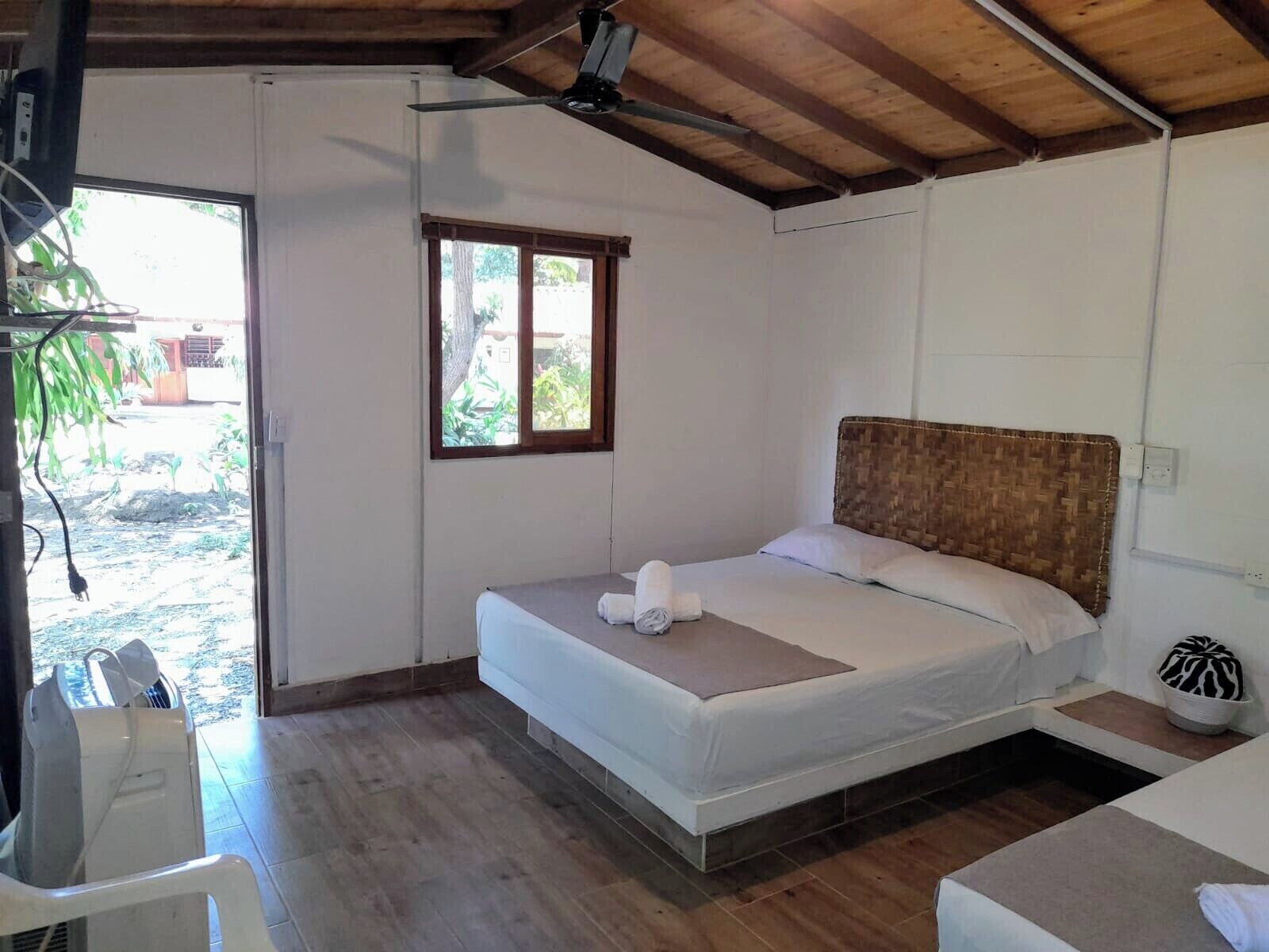 Cabana de Madeira Básica | Wi-fi grátis, roupa de cama fornecida 