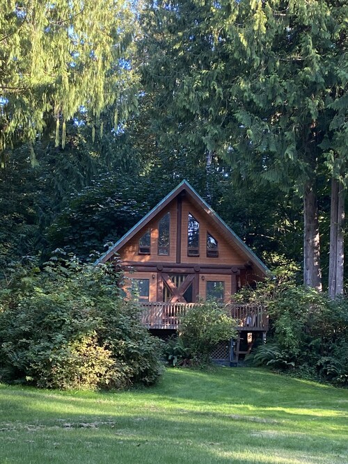 Beautiful Cabin By River