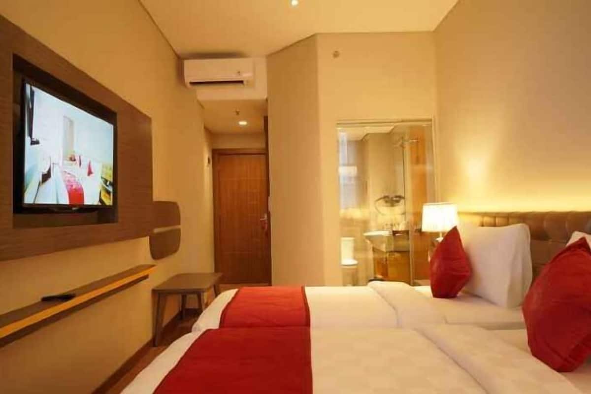 Cofres nos quartos, escrivaninha, cortinas blackout