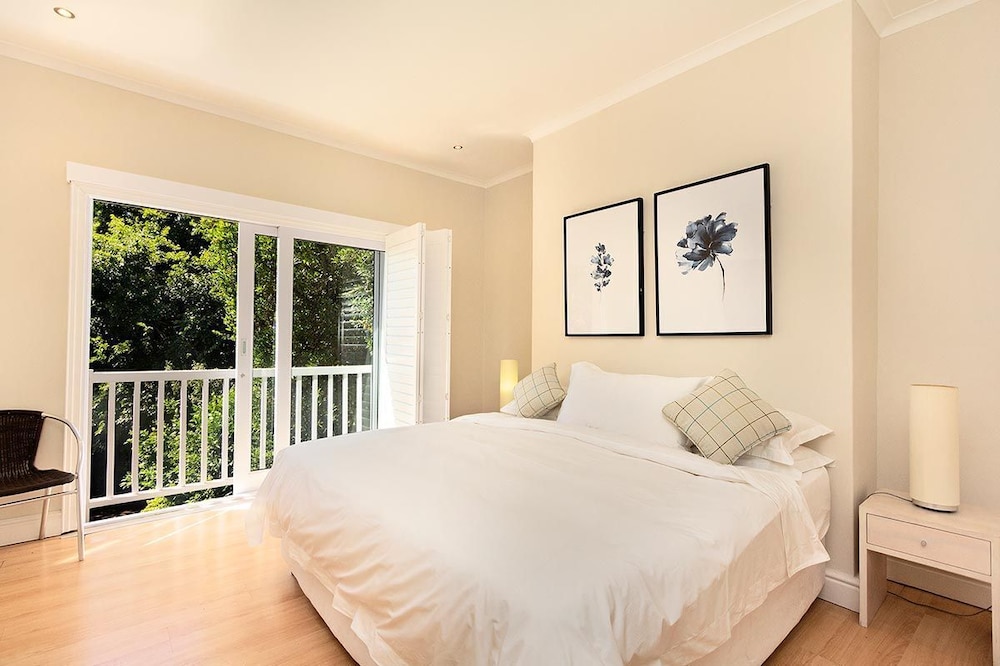 Chic T'house In Sa's Culinary Capital - Franschhoek