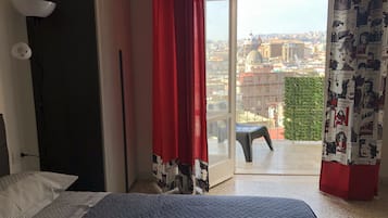 Quarto Panorâmico | 1 quarto, minibar, secretária