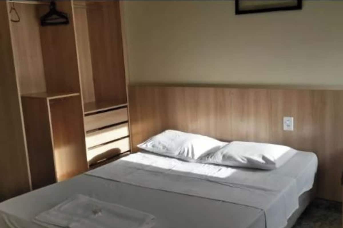 Quarto casal | Wi-Fi de cortesia, roupa de cama