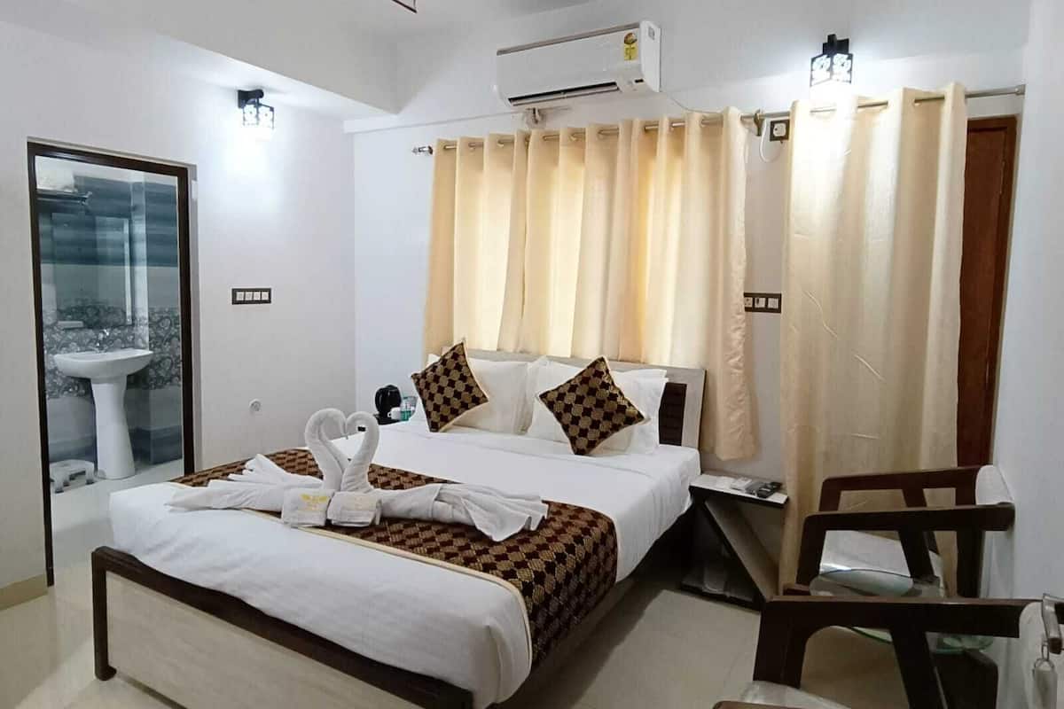 Quarto Duplo Deluxe, 1 cama queen-size, acessível, Vista para a cidade | Ferro/tábua de engomar, Wi-fi grátis