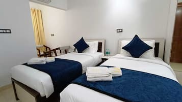 Quarto luxo | Ferros/tábuas de passar roupa, Wi-Fi de cortesia