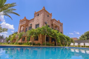 Piscina exterior sazonal 