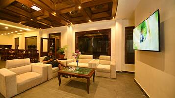 Televisor de ecrã plano de 42 polegadas com canais por cabo, televisor