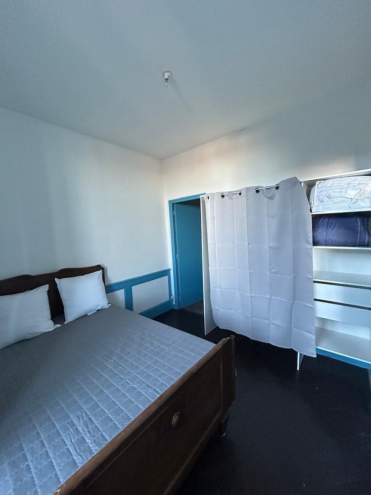 F2 - 1 Chambre Avec 1 Lit Double Et Canapé-lit - Guéret