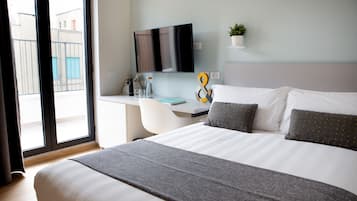 Quarto Comfort, 1 cama de casal | Edredões de penas, camas de colchão pillowtop, minibar, cofre no quarto
