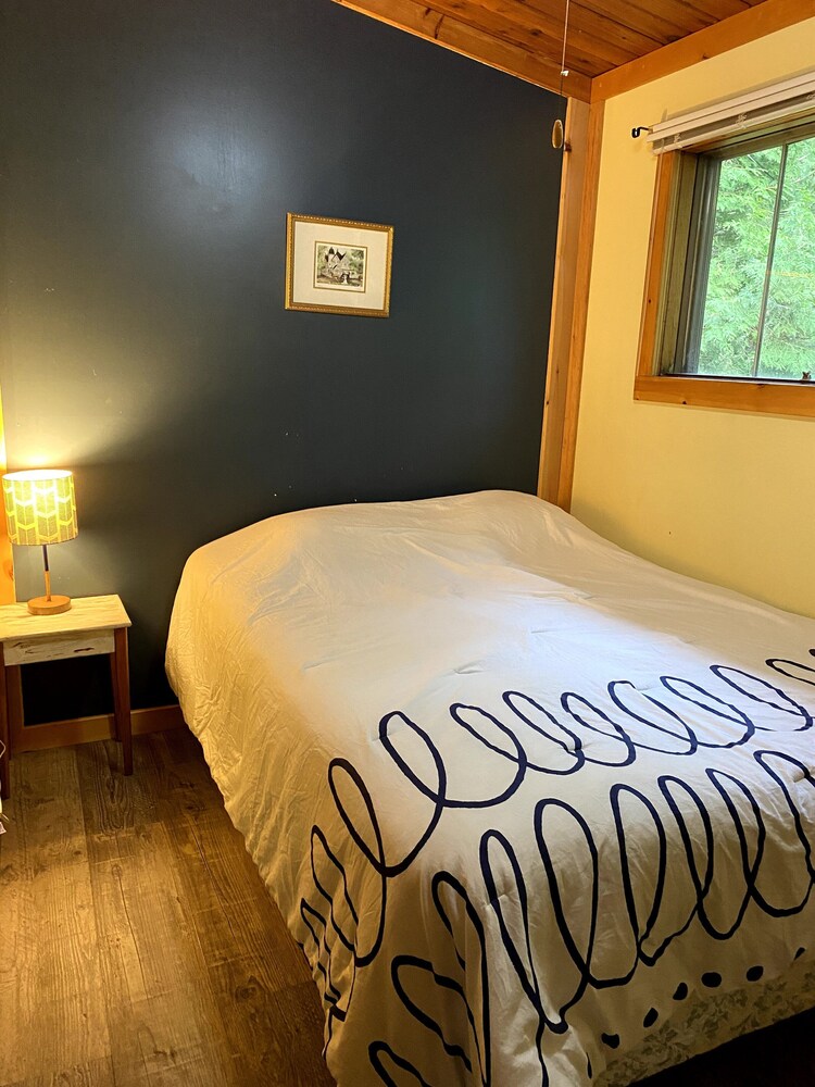 Quiet Waterfront Cottage near Parry Sound - McKellar | Vrbo