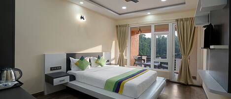 Quarto Duplo Standard | Secretária, ferro/tábua de engomar