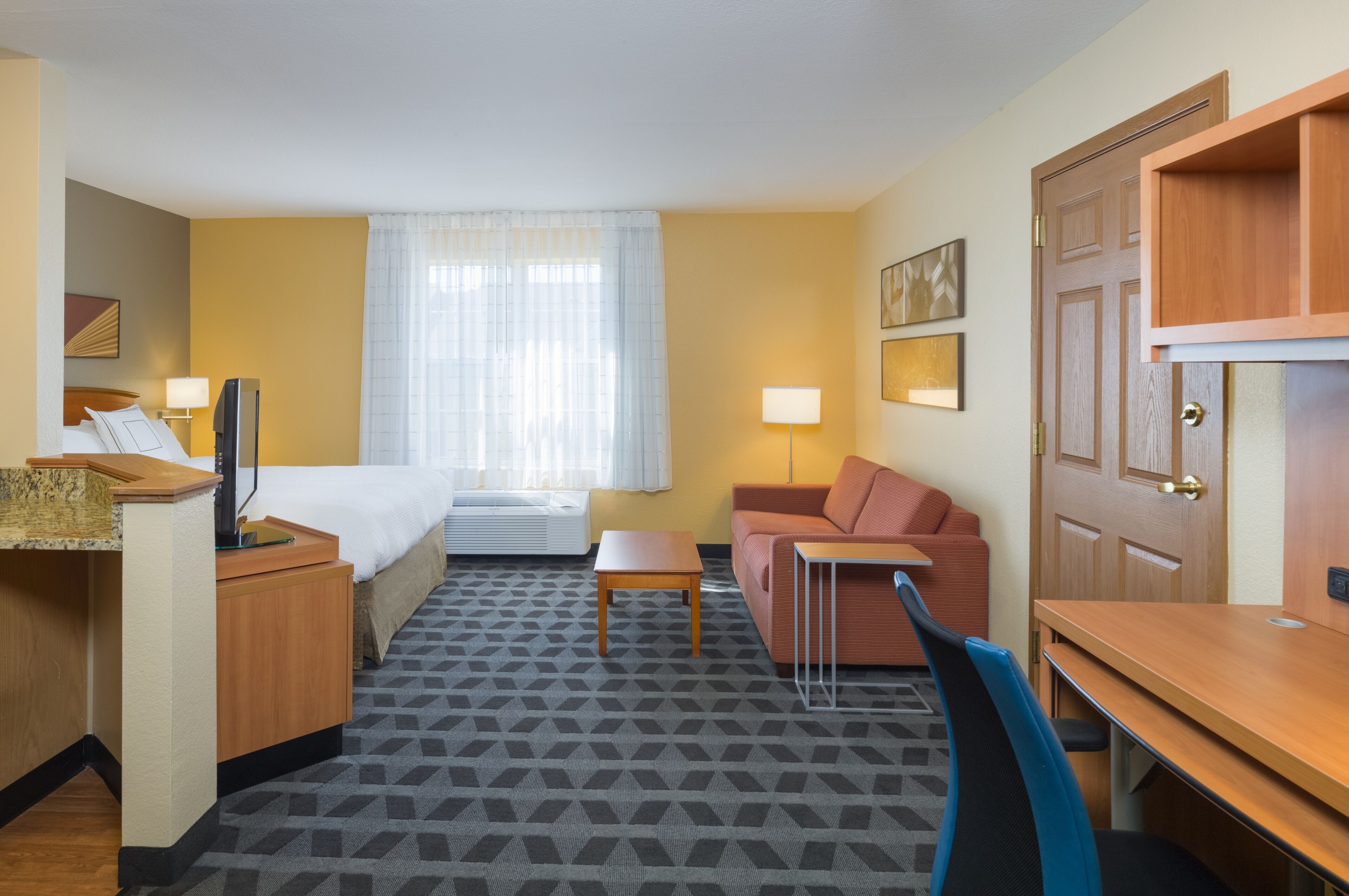 Estúdio standard, 1 cama Queen | Ferros/tábuas de passar roupa, Wi-Fi de cortesia, roupa de cama