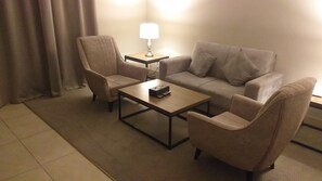 Apartamento superior, 2 quartos | Vista para praia/oceano