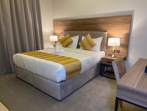 Roupas de cama premium, camas Tempur-Pedic, frigobar, cofres nos quartos