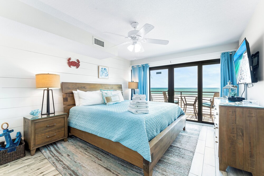 Beautiful 5 Bedroom Home Directly on Siesta Key Beach!! - Siesta Key | Vrbo