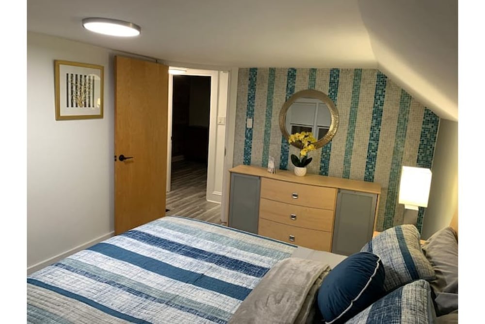 Beautiful Downstairs Unit. - Manitowoc, WI