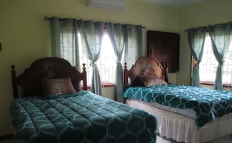 Cofres nos quartos, individualmente decorados