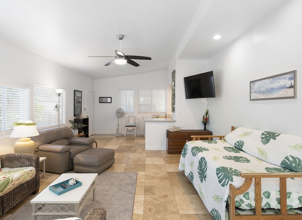 Stylish 1br Apartment With Ac, Full Kitchen & W/d - Just Steps To The Beach - Kailua, HI