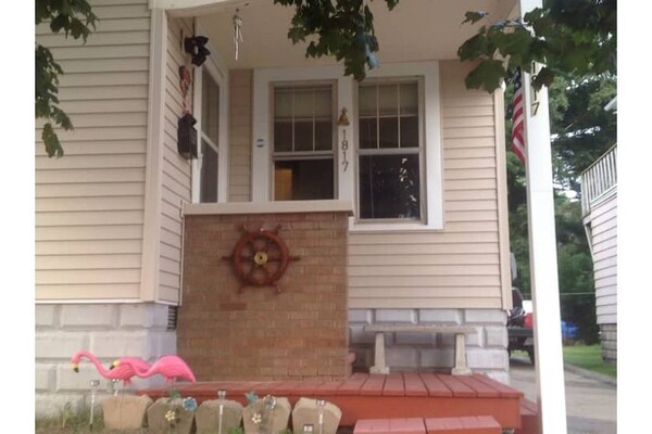 Elegant House Near Lake Michigan & Lambeau Field - Two Rivers, WI