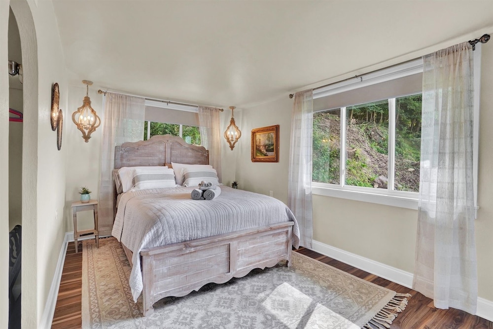 Tuscan River Retreat With Scenic River Views - Marietta, PA