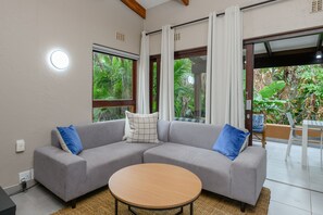 Villa Clássica | Sala de estar | TV de ecrã plano, ténis de mesa 