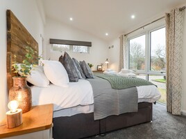 2 quartos, com decoração personalizada, com mobília individualizada