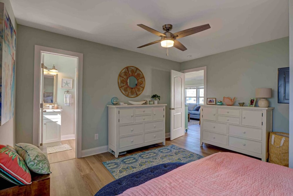 The Bungalows B- Beachfront - Dog Friendly - Gazebo Bikes - Surf City, NC