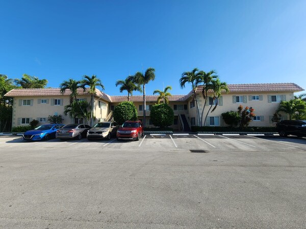 Coco Palms Apartments By Lowkl - Pompano Beach, FL