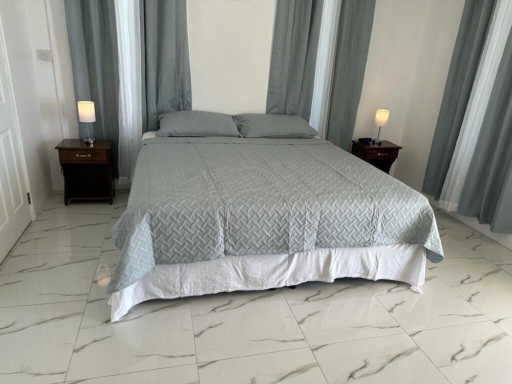 One bedroom apartment with king size bed and a view! - Castle Comfort ...