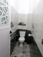 Apartamento Familiar | Casa de banho | Um secador de cabelo, chinelos 