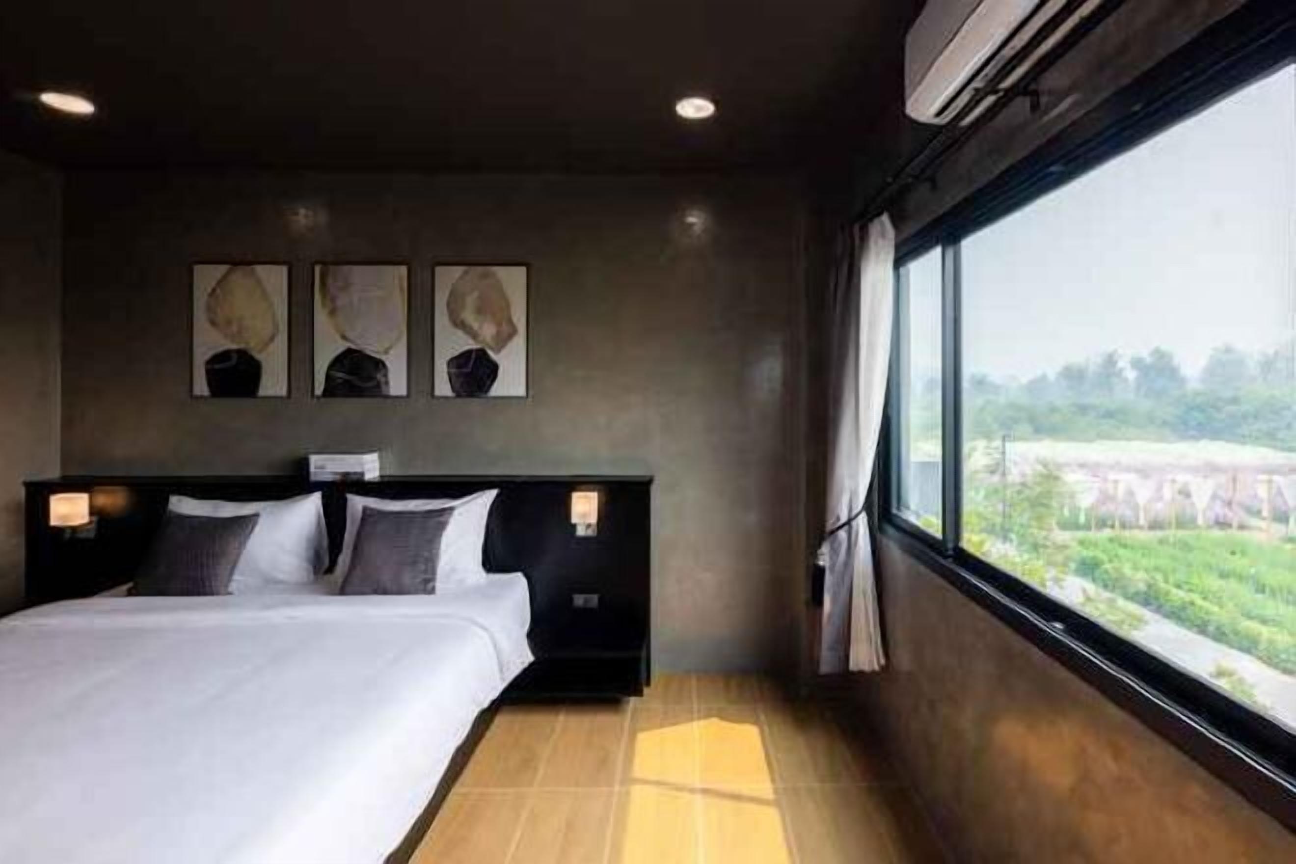 Com decoração personalizada, secretária, cortinas/cortinados opacos 