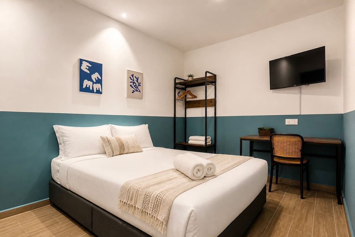 Quarto Duplo | Cofre no quarto, com mobília individualizada, secretária