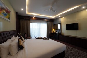 Quarto casal luxo | Frigobar, cofres nos quartos, individualmente decorados