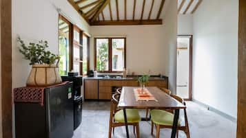 Vila, 2 quartos | Cozinha compartilhada | Geladeira