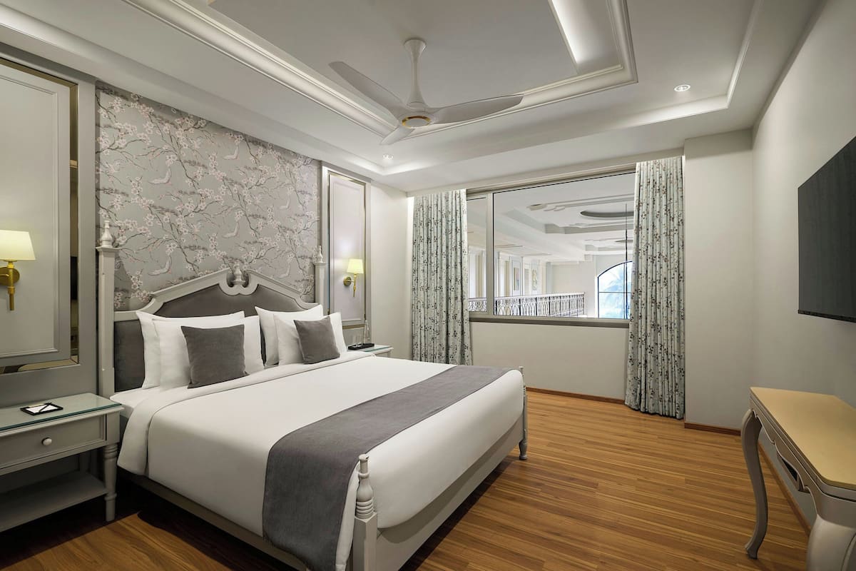 Suite Clássica, 1 cama king-size (View) | Cofre no quarto, com mobília individualizada, secretária