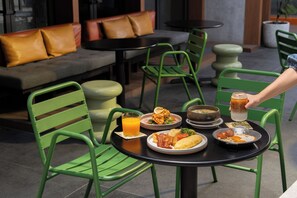 Pequeno-almoço inspirado na cozinha local diário (300 THB por pessoa) 