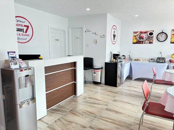 Motel 7 Inn & Suites - New Brunswick