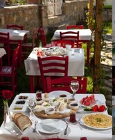 Café da manhã com buffet grátis todos os dias