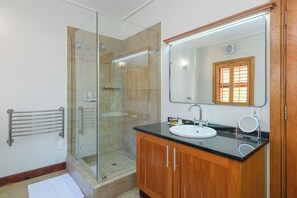 Vila superluxo | Banheiro | Toalhas de banho