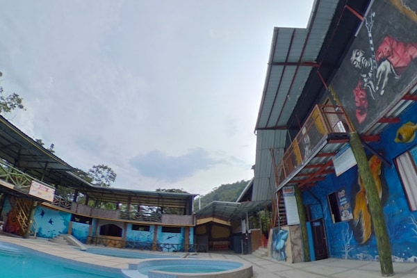 15 piscinas externas