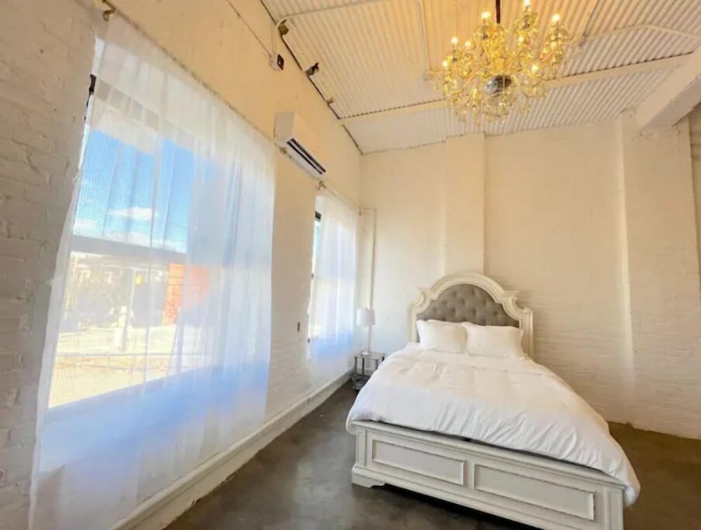 Unique Spacious Loft With Photo Studio W/d! - Troy, NY