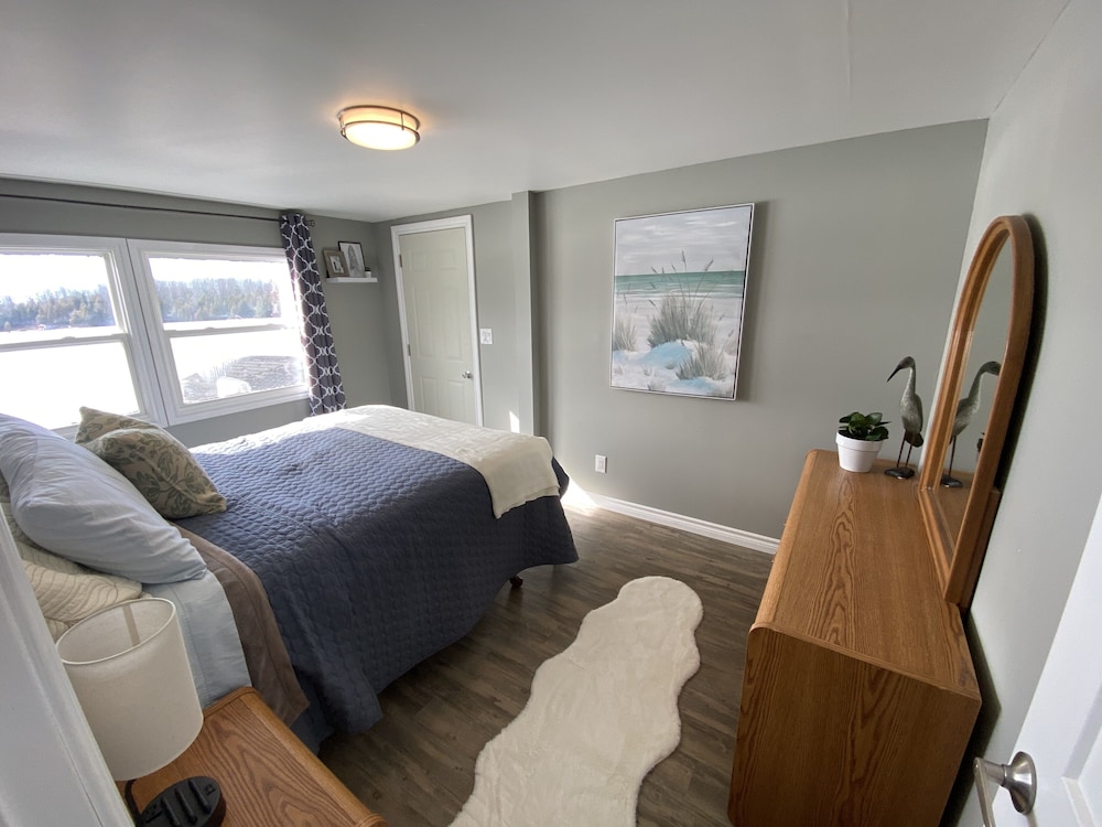 Quiet Waterfront Retreat on Connell's Lake - Chatsworth | Vrbo