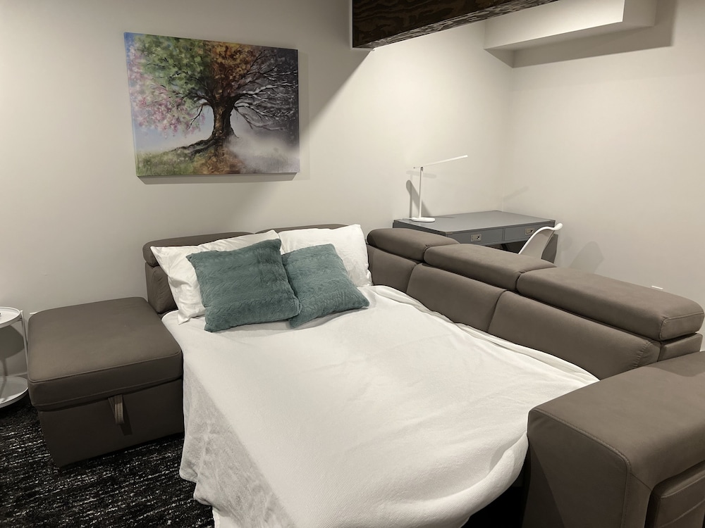 Feel At Home In This 2 Bedroom Basement Suite - Kamloops
