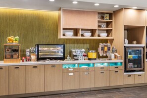 Café da manhã com buffet grátis todos os dias