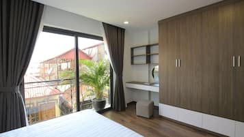 Cofre no quarto, com decoração personalizada