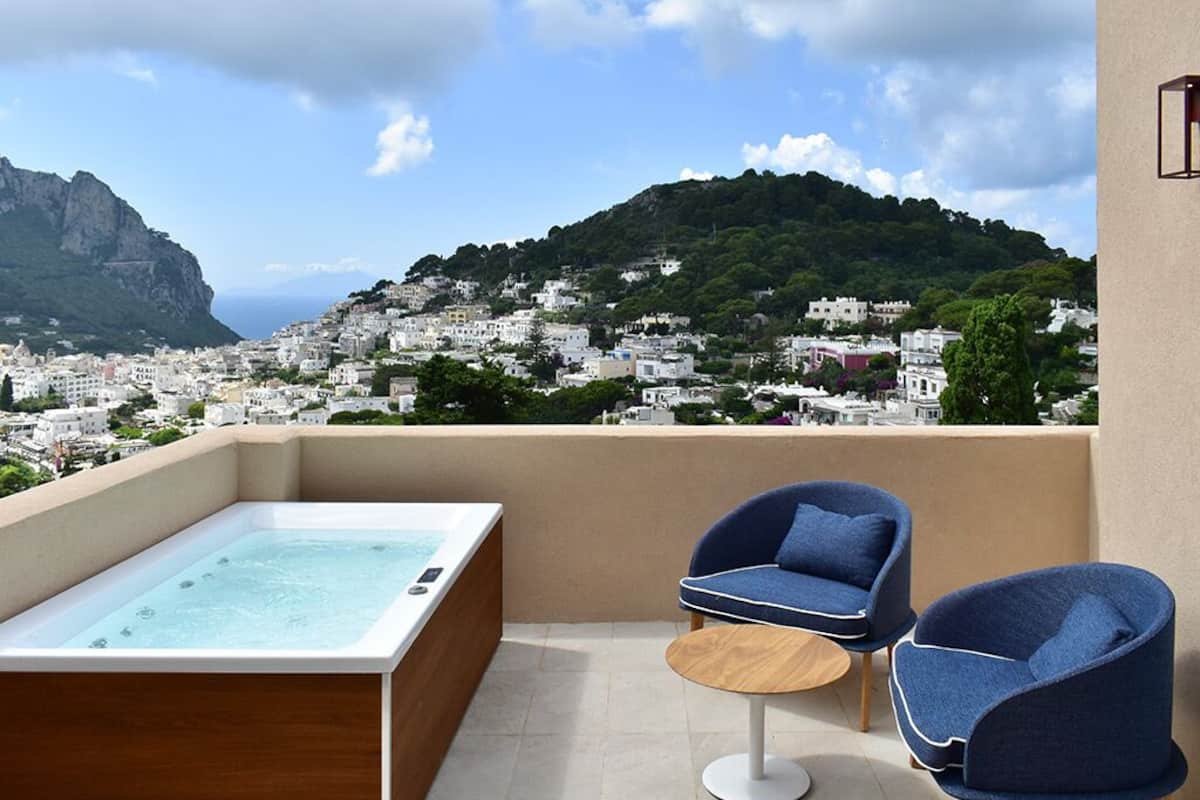 Quarto Duplo Deluxe, terraço, vista para o mar | Roupa de alta qualidade, minibar, cofre no quarto, secretária