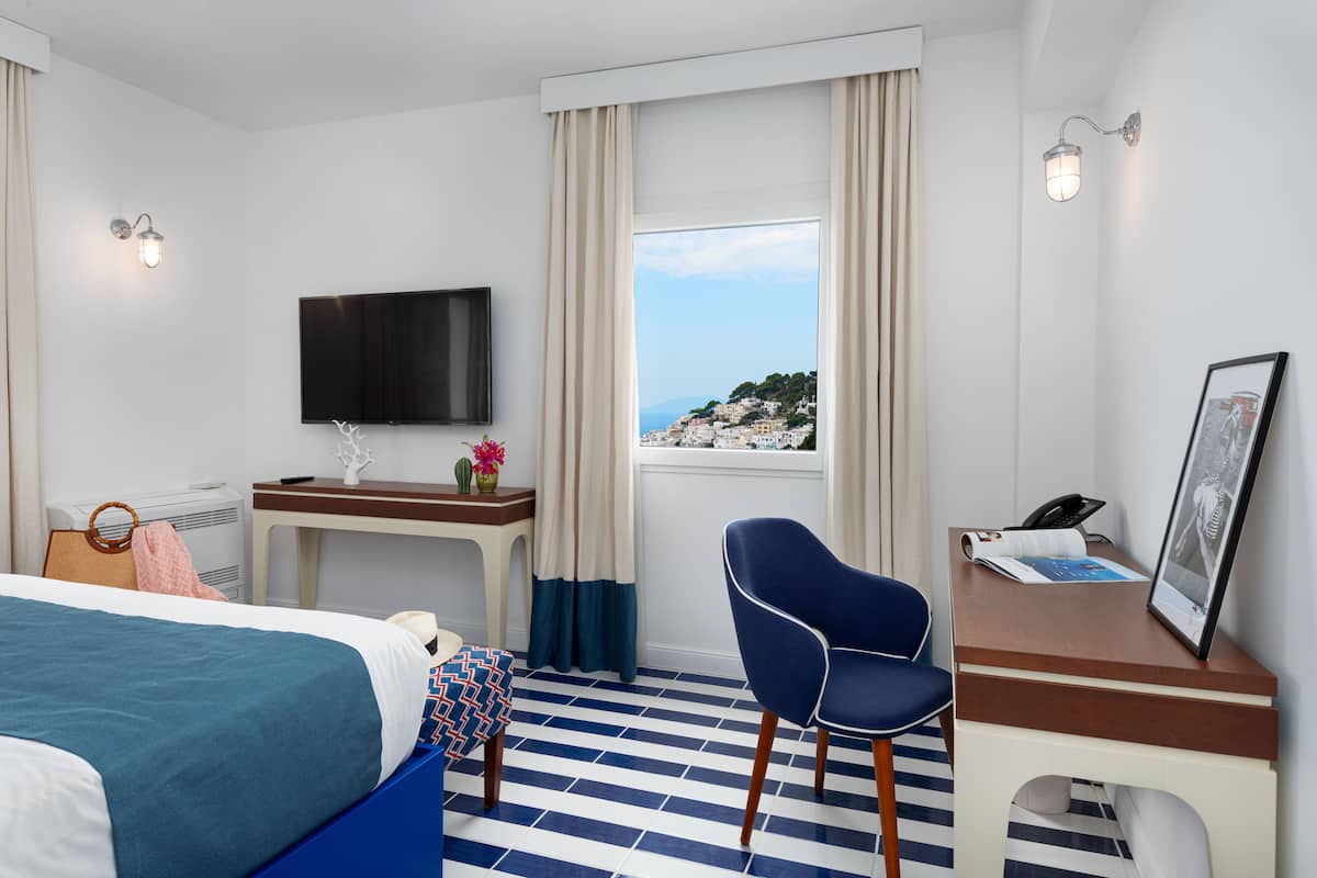 Suite-Estúdio Nobre, terraço, vista para o mar | Roupa de alta qualidade, minibar, cofre no quarto, secretária