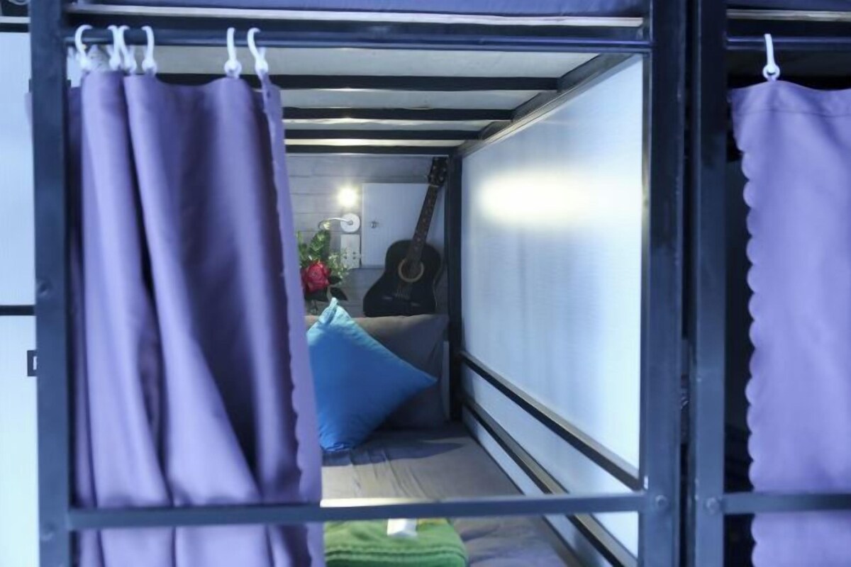 Roupas de cama antialérgicas, edredons de pluma, Wi-Fi de cortesia