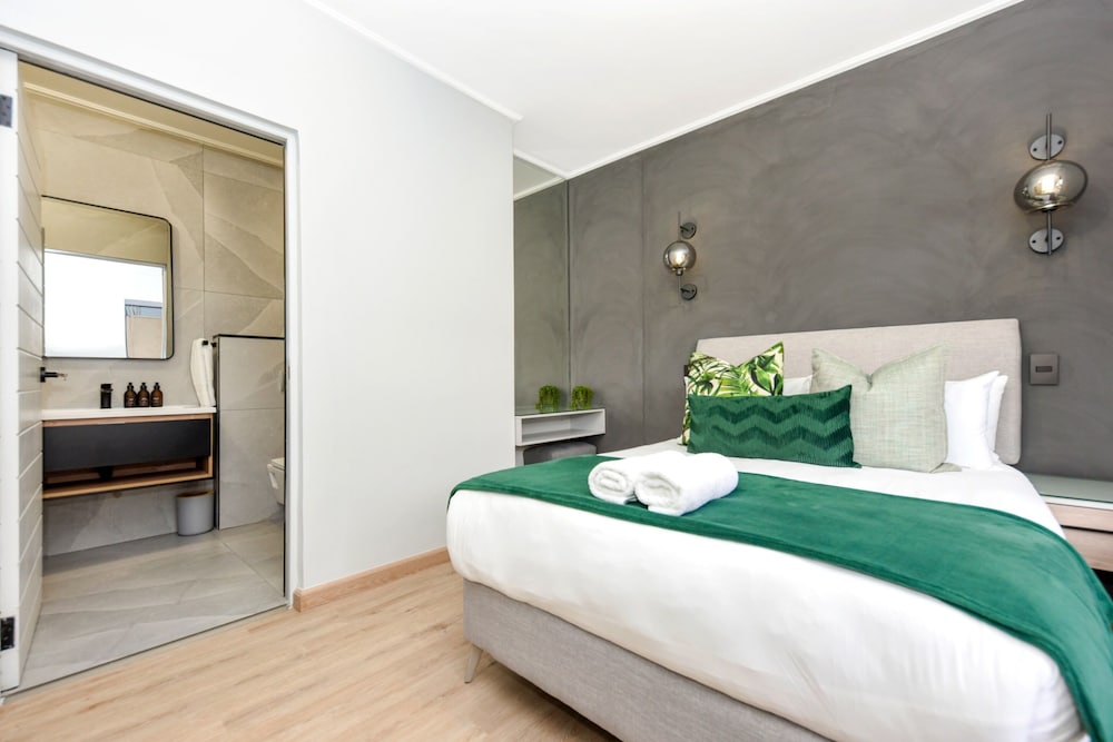 No Loadshedding | 2 Bed Newly Renovated Apartment - Johannesburg