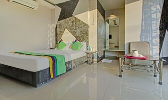 Quarto Duplo Deluxe | Secretária, ferro/tábua de engomar, roupa de cama fornecida 
